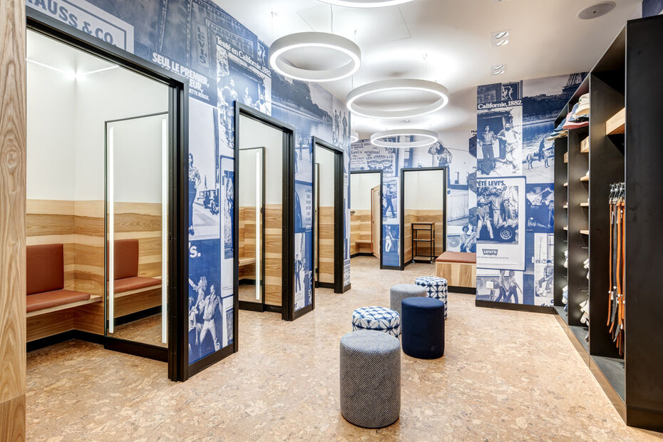 Levi’s érige un temple du denim sur les Champs-Elysées, visite en images