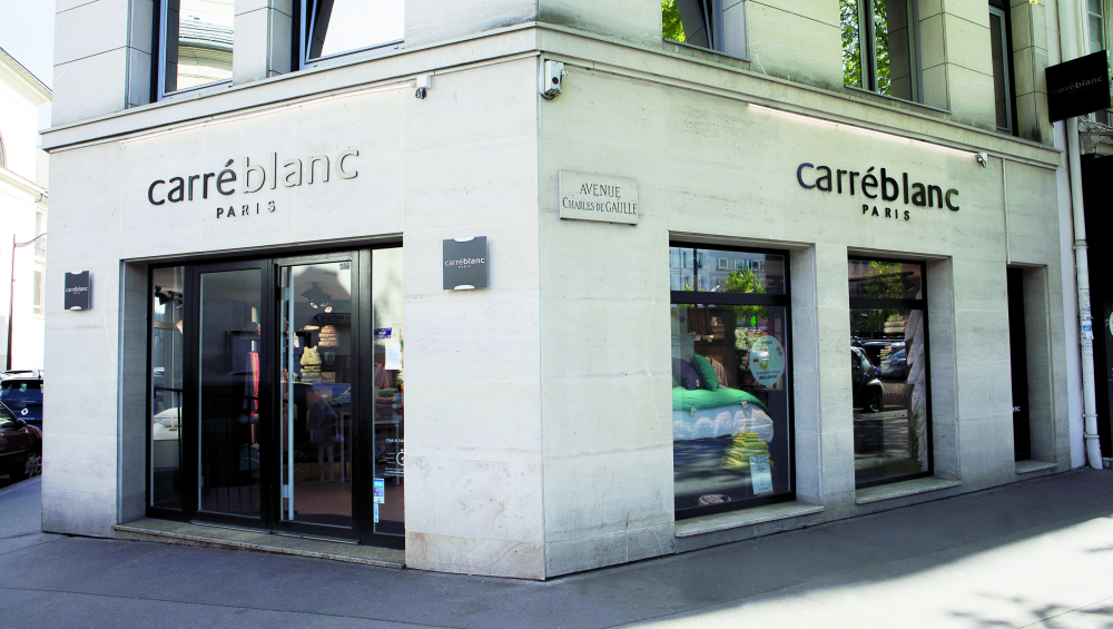 Carré blanc revient à l'essentiel - Linge de maison