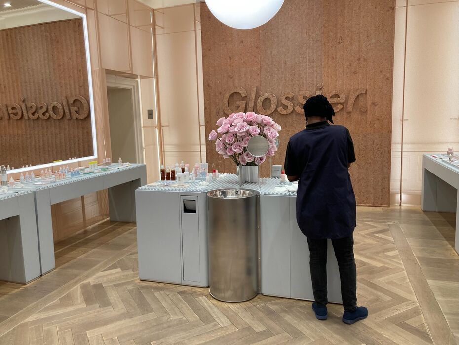 À Covent Garden, le flagship Glossier redéfinit l'expérience beauté