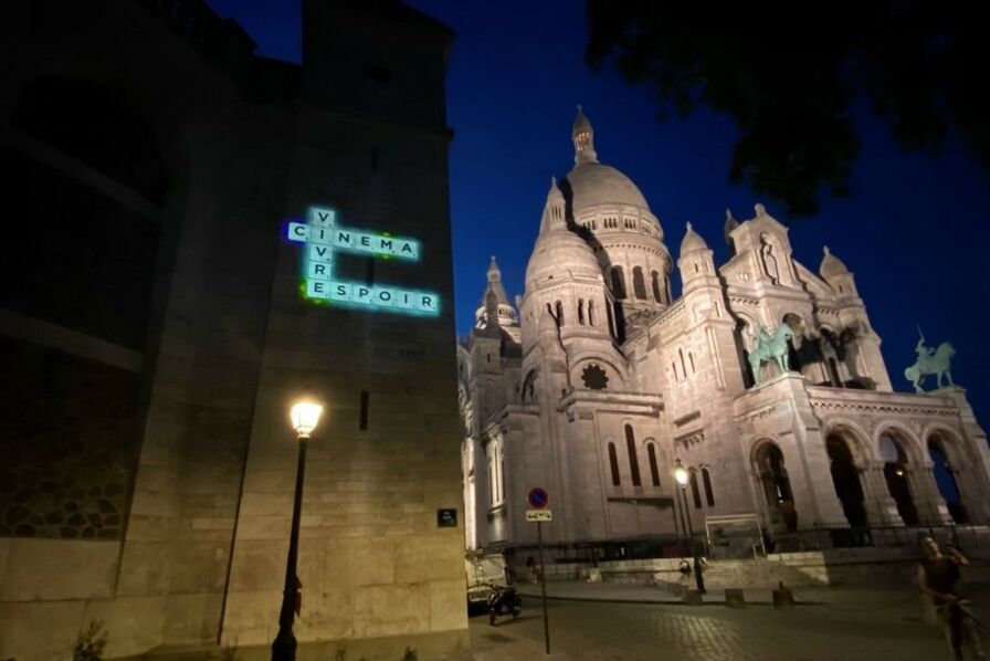 Le Scrabble s'affiche sur les murs de Paris