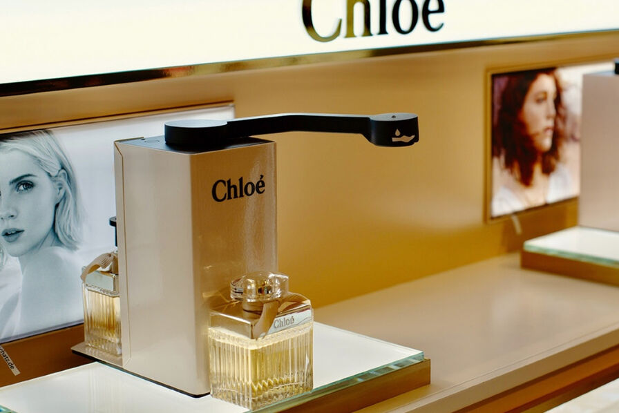 Coty propose des testeurs de parfum sans contact et connectés