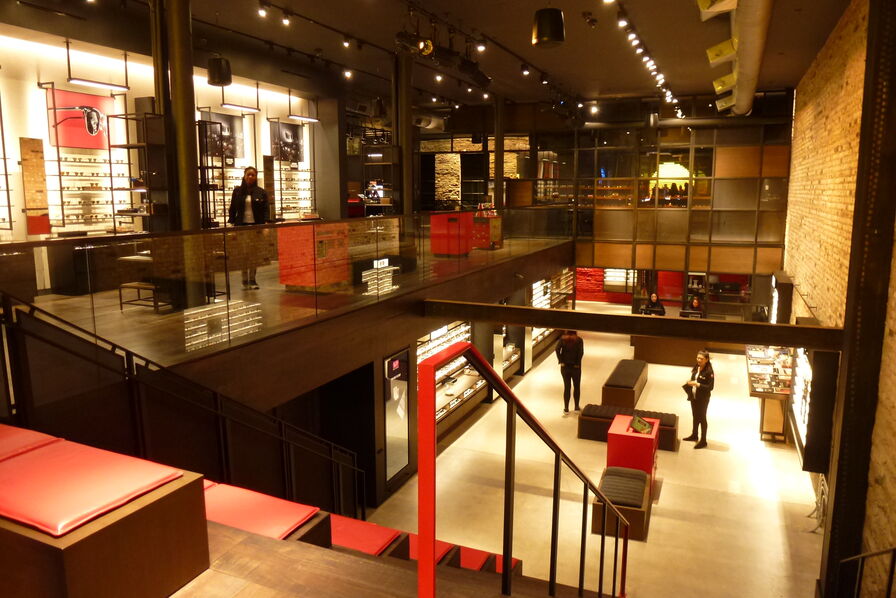 [NRF 2016] Ray Ban magnifie les lunettes dans son flagship de SoHo