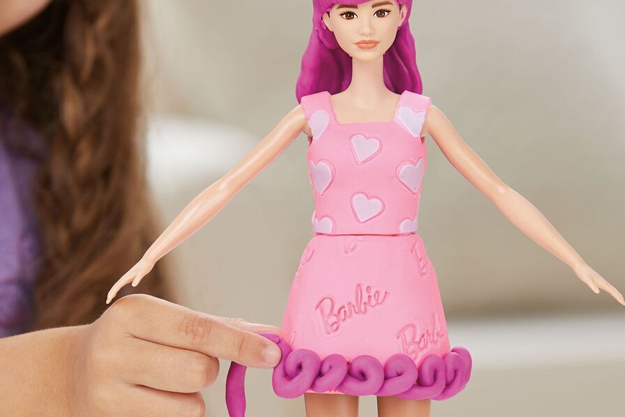 Hasbro et Mattel s'associent pour habiller Barbie en pâte à modeler ...