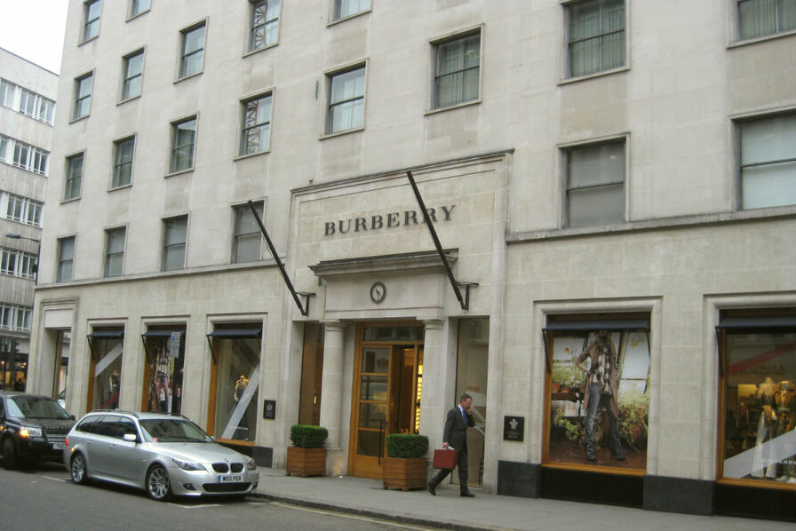 Burberry réalise 40% de ses ventes en ligne sur mobile