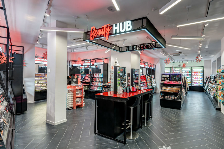 Sephora a ouvert sur la place Saint-Michel à Paris