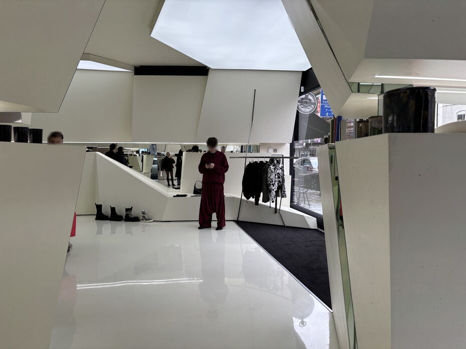 Voyeur Voyeur, le concept store londonien ultraminimaliste en plein ...