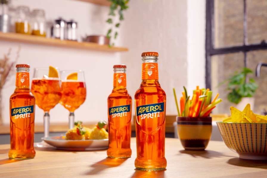 Nouveautés : Campari lance son Aperol Spritz prêt à servir, dans une ...