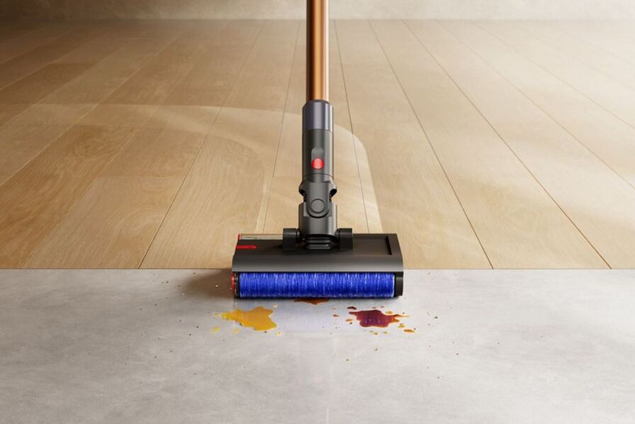 2,2 kg et 38 mm de diamètre : Dyson lance PencilWash, un balai-laveur ...